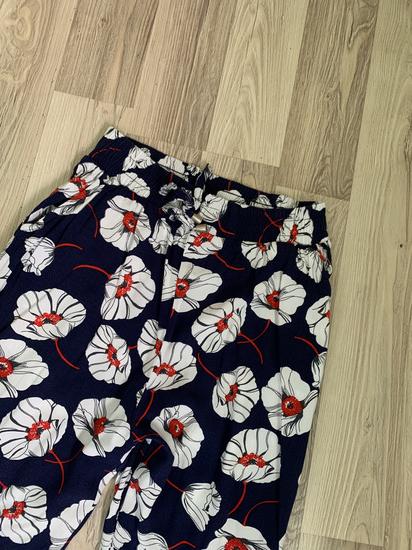 Cvetne letnje pantalone