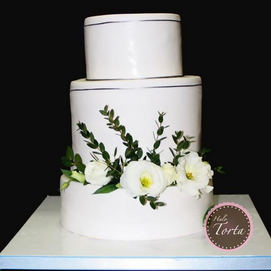 Svadbena torta bela sa trakicama st1614