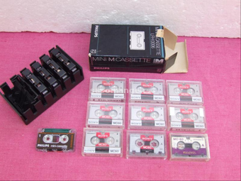 Mini Cassette / Micro Cassette i stalaci za drzanje