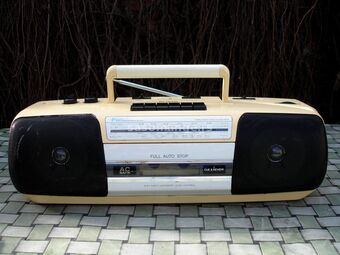 PANASONIC RX-FS410 - kvalitetan stereo radio kasetofon