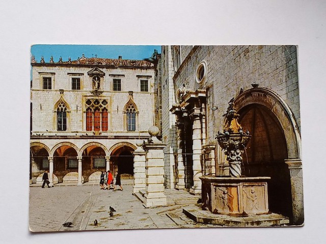 Dubrovnik - Palata Sponza i Onofrijeva Česma - Hrvatska