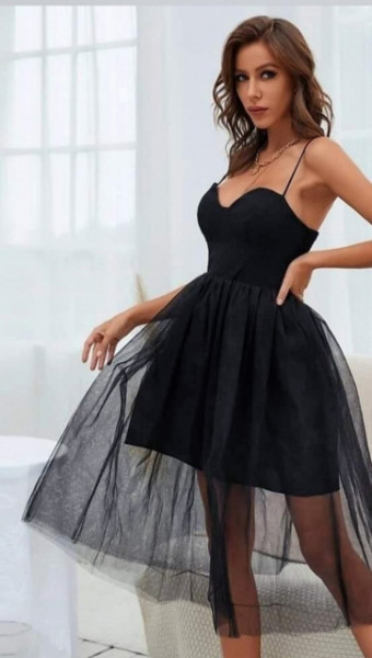 Crna sexy haljina sa tilom