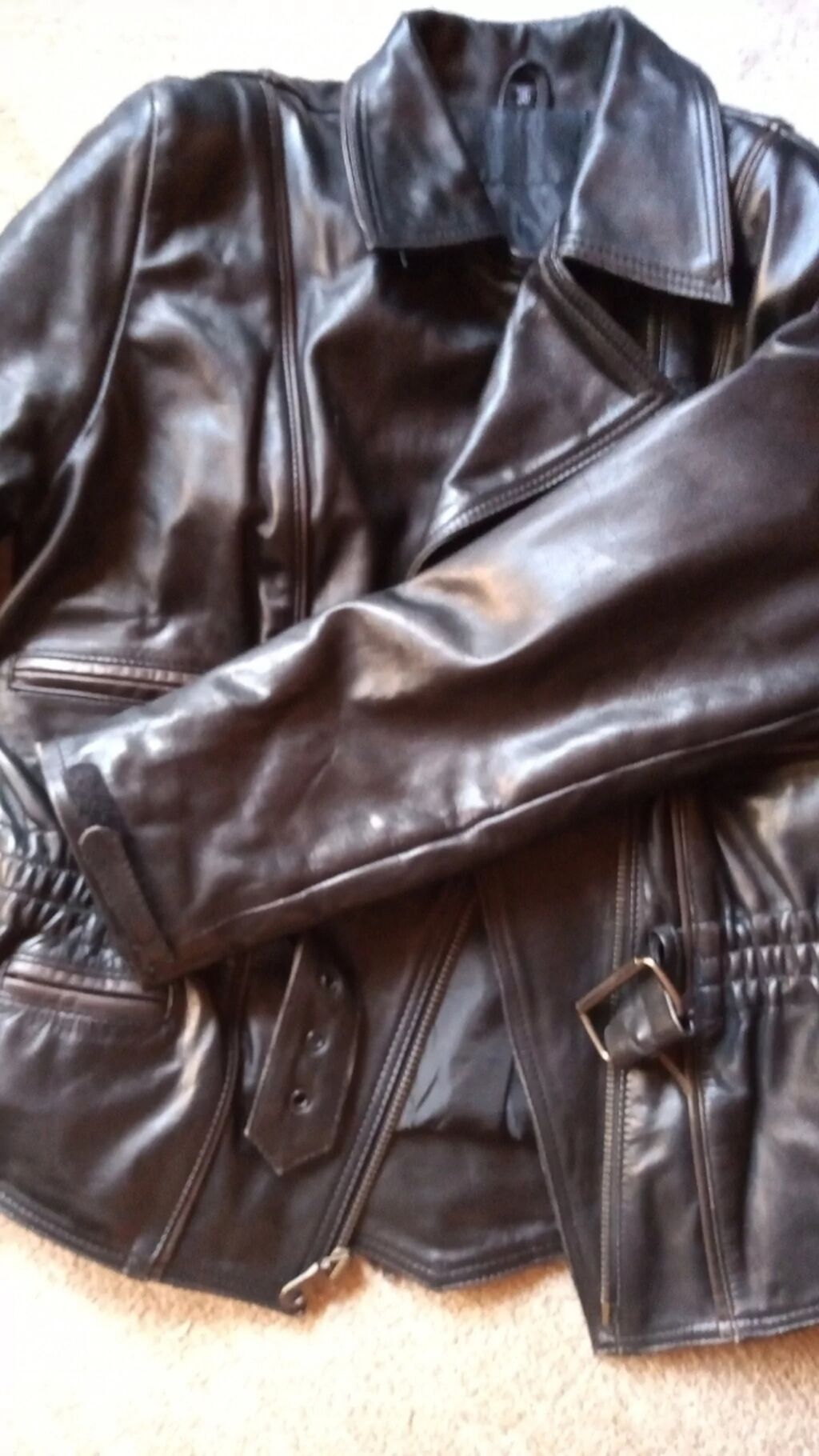 Crna moto jakna od prave kože M veličina,bez oštećenja