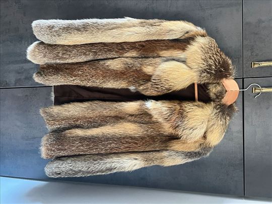 Divna udobna topla moderna bunda krzno od lisice