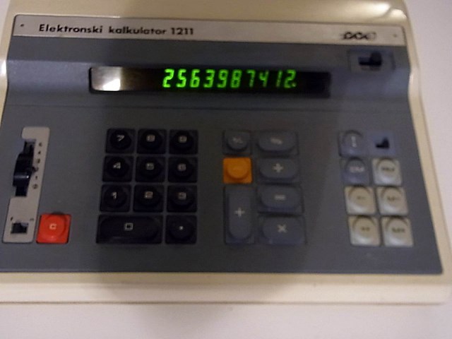 EI Nis elektronski kalkulator 1211