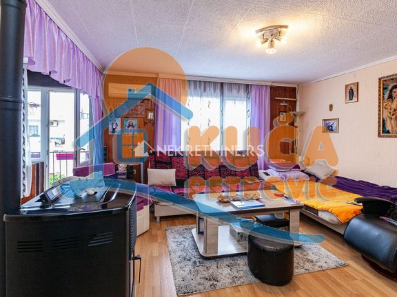 Trosoban stan u kući u Duvaništu, 119 m2