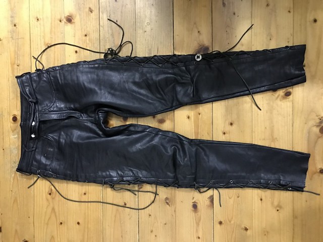 Kozne crne na pertlanje pantalone br 48