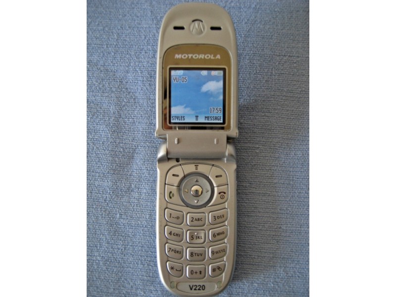 Motorola V220(procitaj opis ,vazno je)
