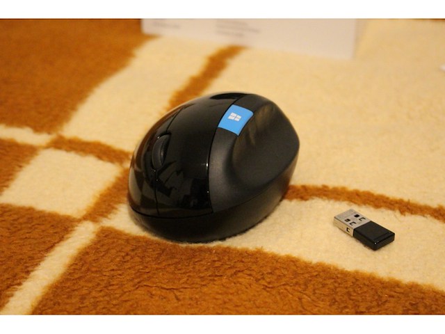 Microsoft Sculpt Mouse Advanced ergonomic design