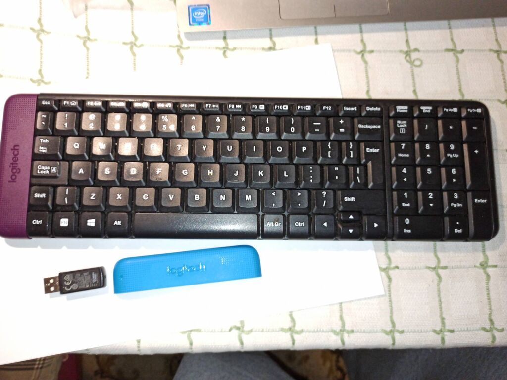Logitech Bežična Tastatura Odlicna mala tastatura laka za prenos
