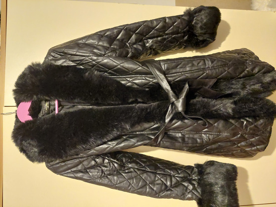Crni Zenski kaput
