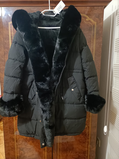 Zimska jakna XL sa krznom vestackim