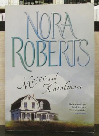 MESEC NAD KAROLINOM – NORA ROBERTS