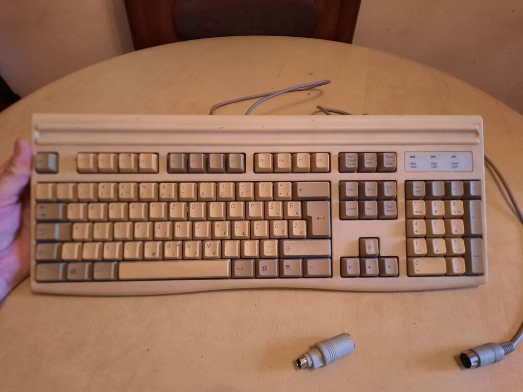 Stara,retro DIN tastatura za kompjuter Ispravna tastatura sa