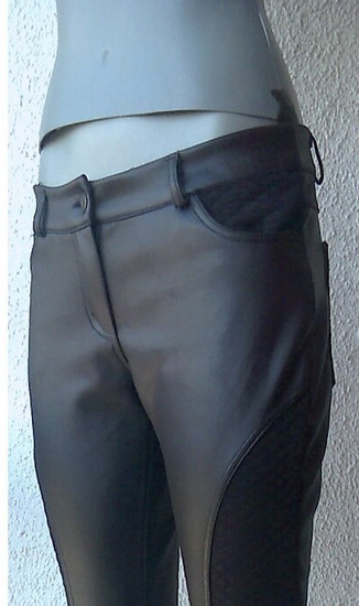 crne pantalone uske broj M ili L