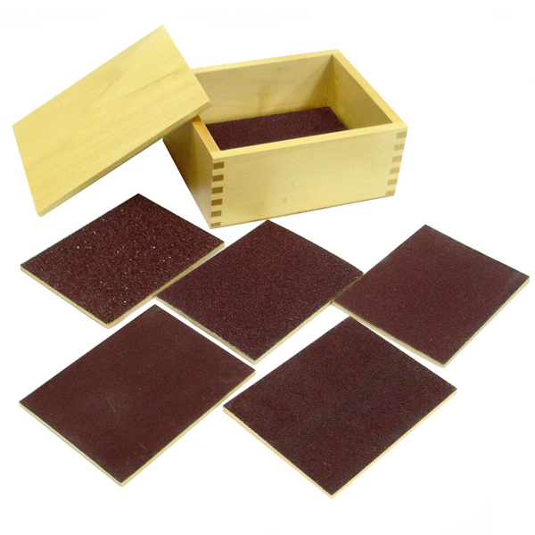 Montesori Taktilne pločice na šmirgl papiru u drvenoj kutiji MON-HTS0009