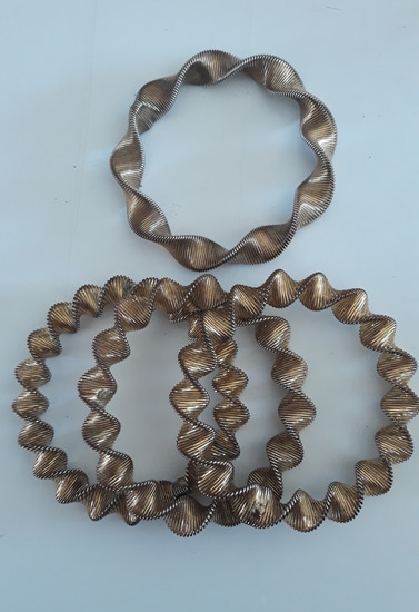 BRZENTLA – OD ČETIRI SPIRALNE NARUKVICE