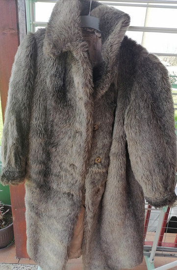 Duga bunda od prirodnog krzna vučija dlaka