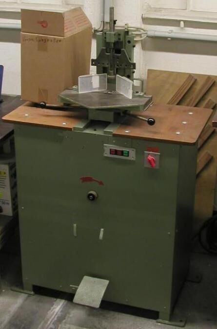 Baier Eckenrundstossmaschine M mašina za uvezivanje knjiga