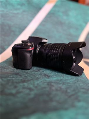 PRODAJEM Nikon D3200+ 18-105 objektiv 270€