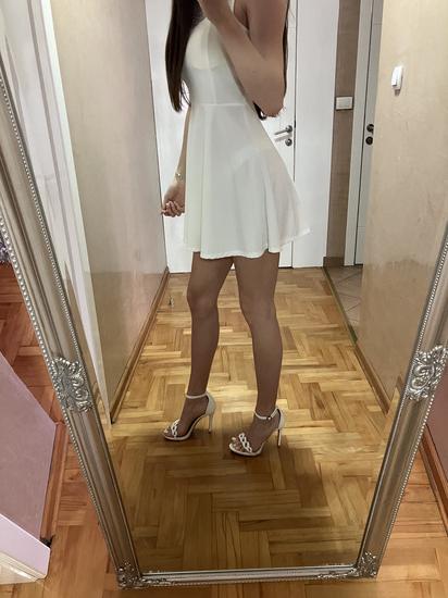 Bela elegantna haljina