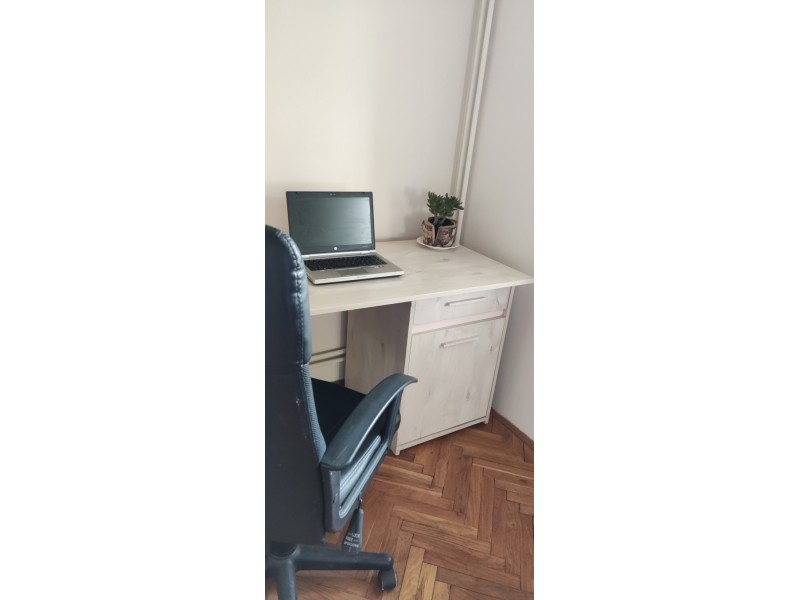 Kancelarijska stolica i sto, kao NOVO
