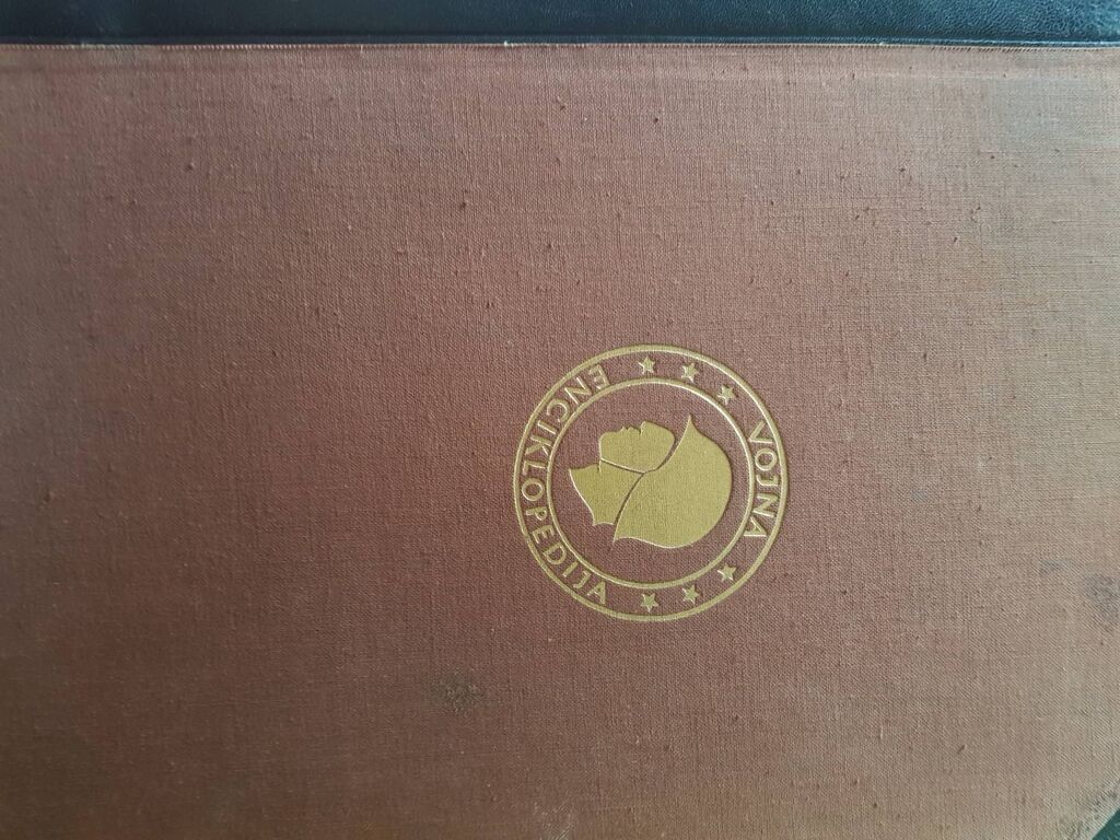 Vojna enciklopedija,iz 1967 godtomova 1-11,zlatotisk,sa oštećenjima