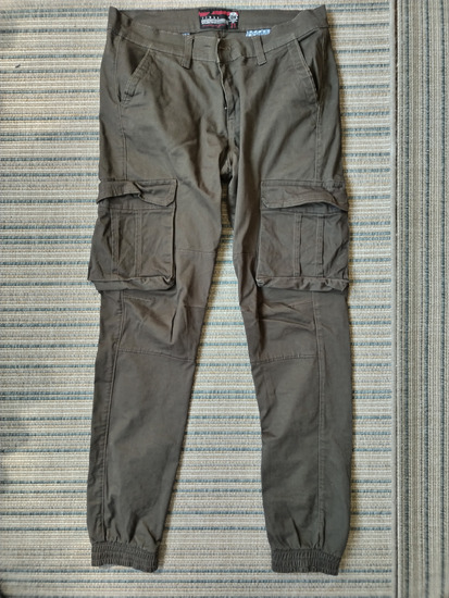 Cargo pantalone (pantalone sa dzepovima)