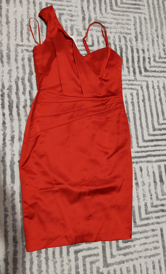 Balasevic crvena satenska haljina