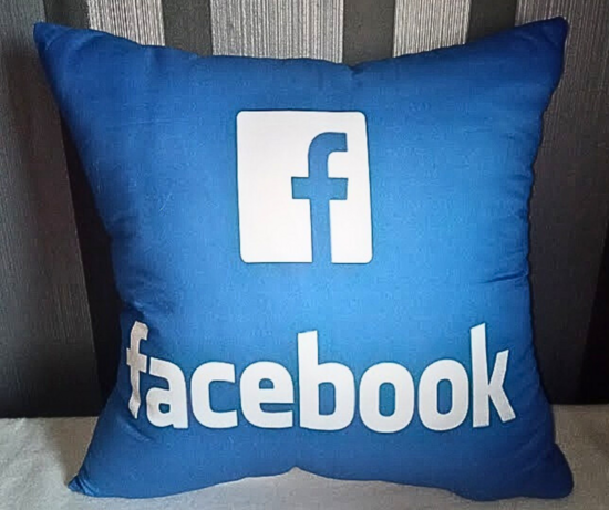 Dekorativni jastuk sa motivom Facebook-a - Novo