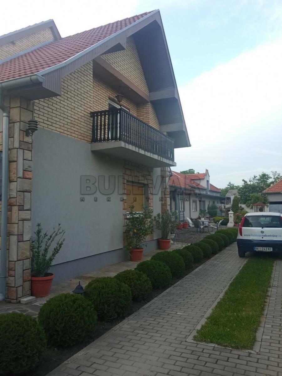 Lux seosko domaćinstvo u selu Markovac, kod Velike Plane, kuća 235 m2, 6 pomo