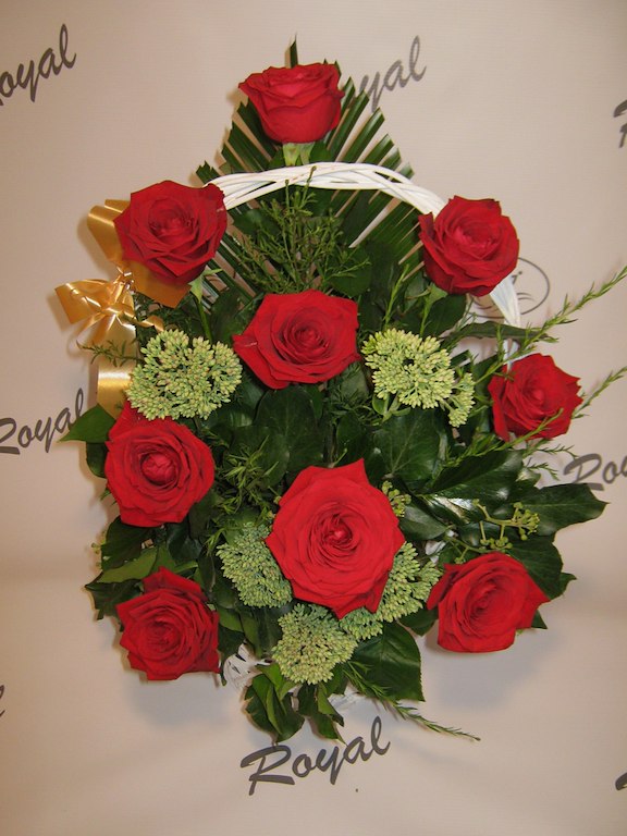 Korpa sa crvenim ružama 341