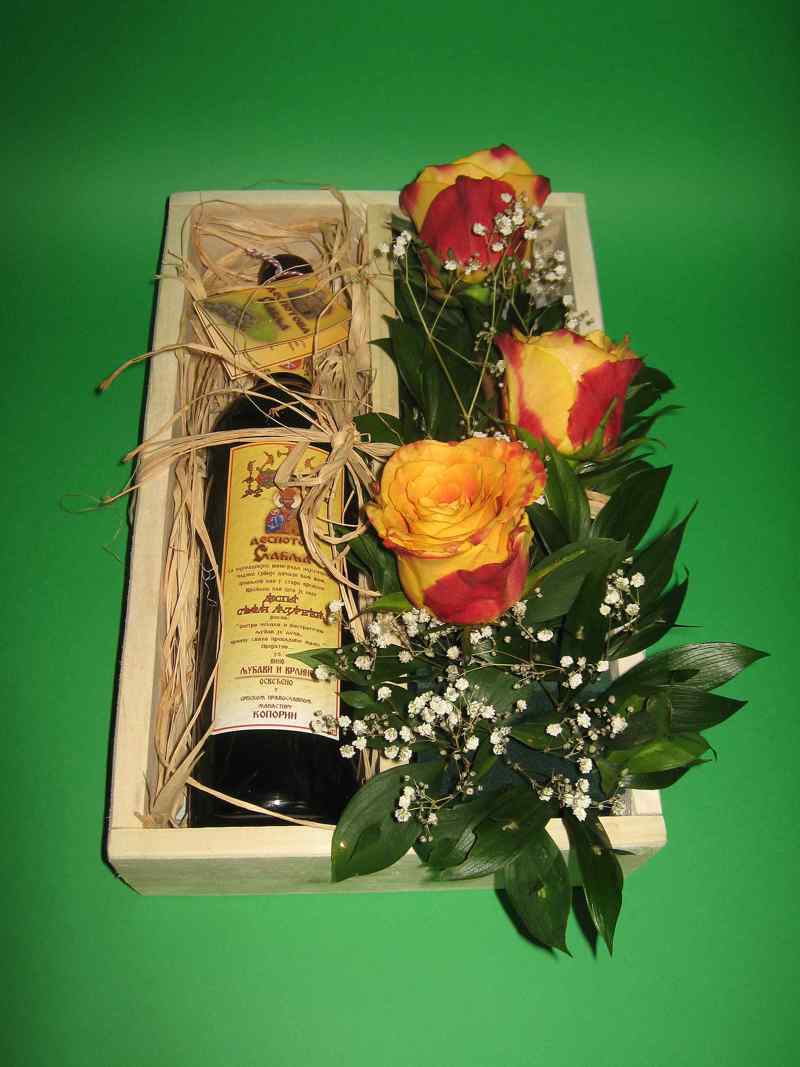 Vino i narandžaste ruže u kutiji 274