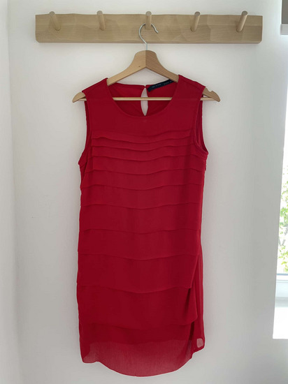 Crvena haljinica