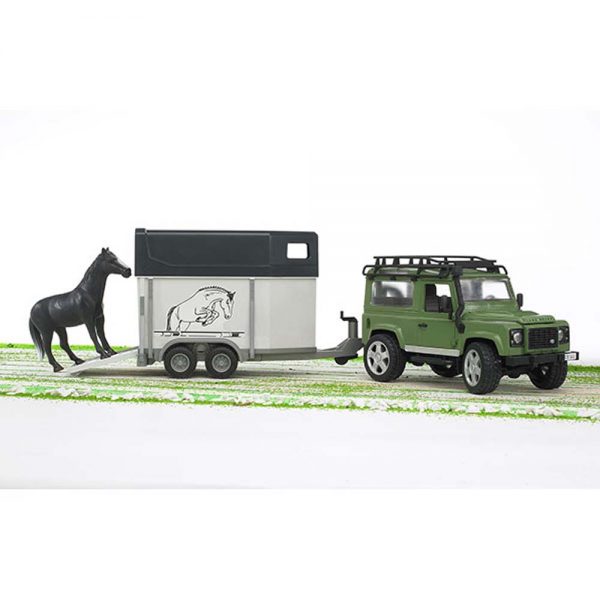 Igračka džip Land Rover sa prikolicom za konje i figura Bruder
