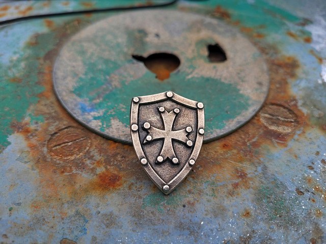 Templarski krst na stitu znacka za rever,Templarski pin