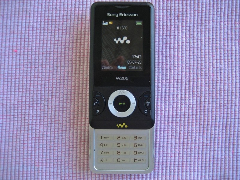 Sony Ericsson W205 (procitaj opis ,vazno je)