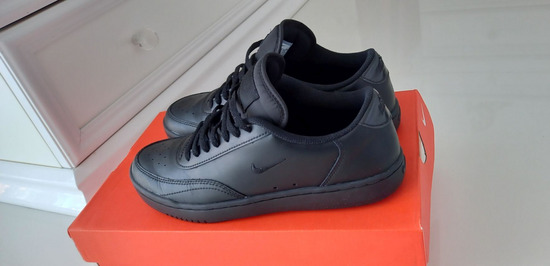 Original Nike crne kožne patike /38,5