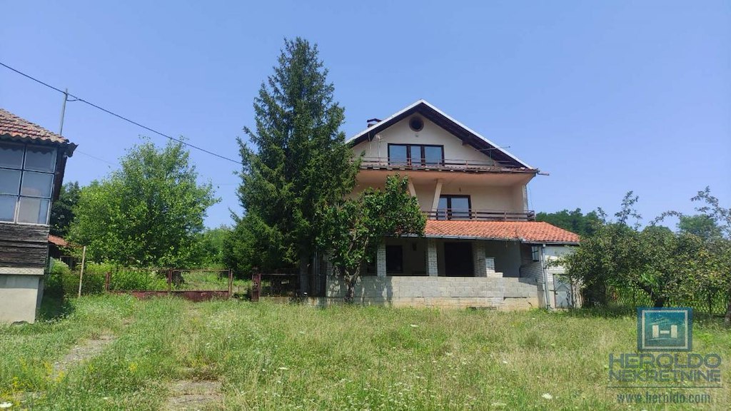 Na prodaju komforna kuća u okolini Jagodine, selo Lovci