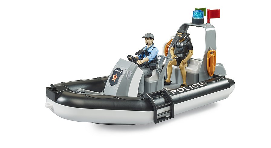 Čamac sa figurama policija
