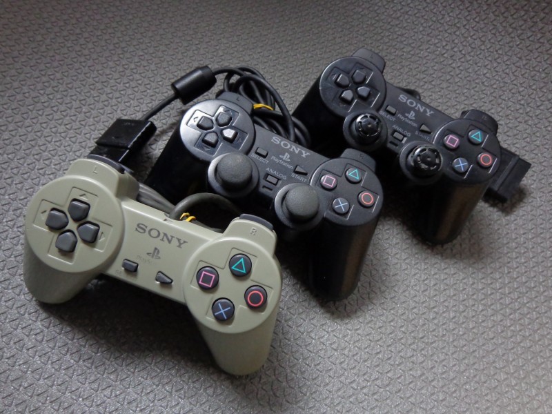 PlayStation PS1 i PS2 džojstici (neispravno) 3kom