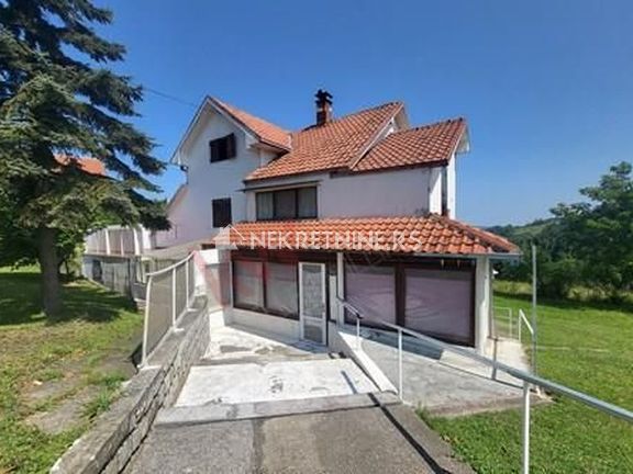 Kuća, 218m2, Barajevo