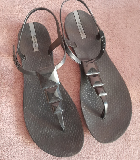Crne Ipanema sandale