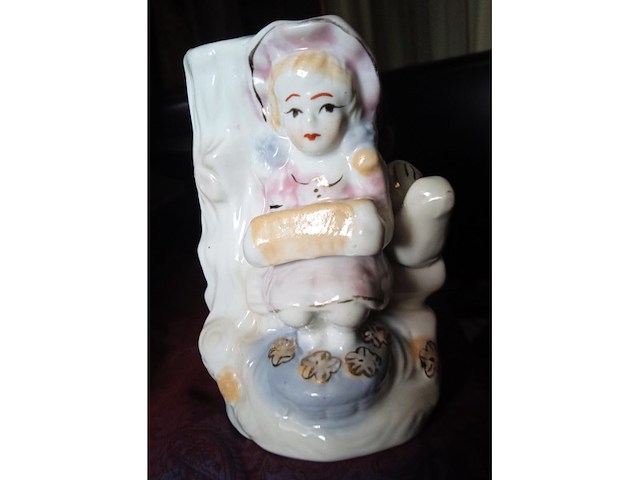 Stara porcelanska figura 11x7cm devojka sa harmonikom