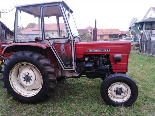 Traktor Univerzal 445