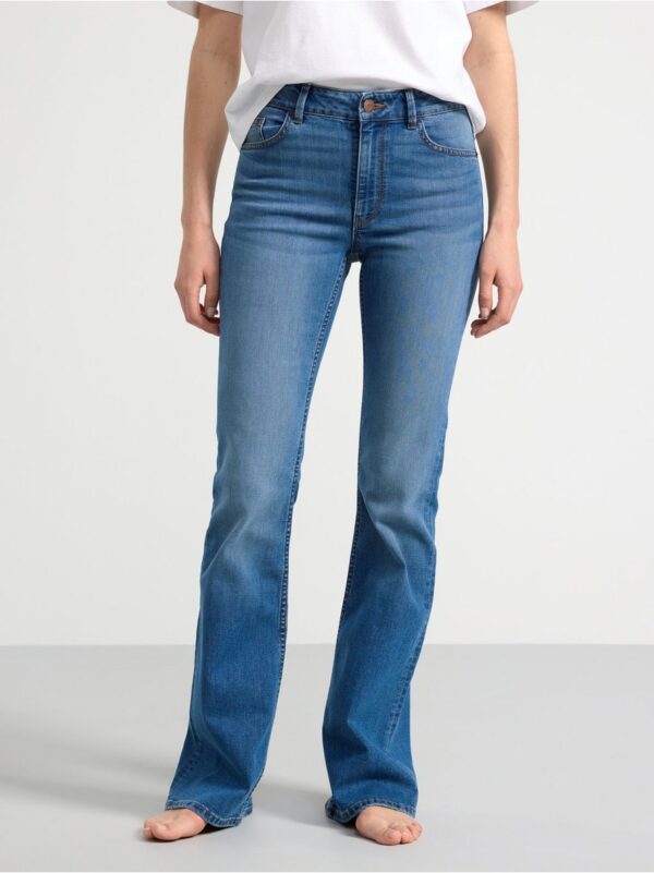 Farmerke KAREN – zvoncare klasične dubine – mešavina 57% pamuk -KAREN The flare Jeans