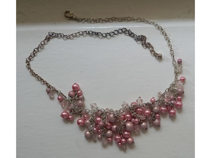Ogrlica uz vrat roze perle