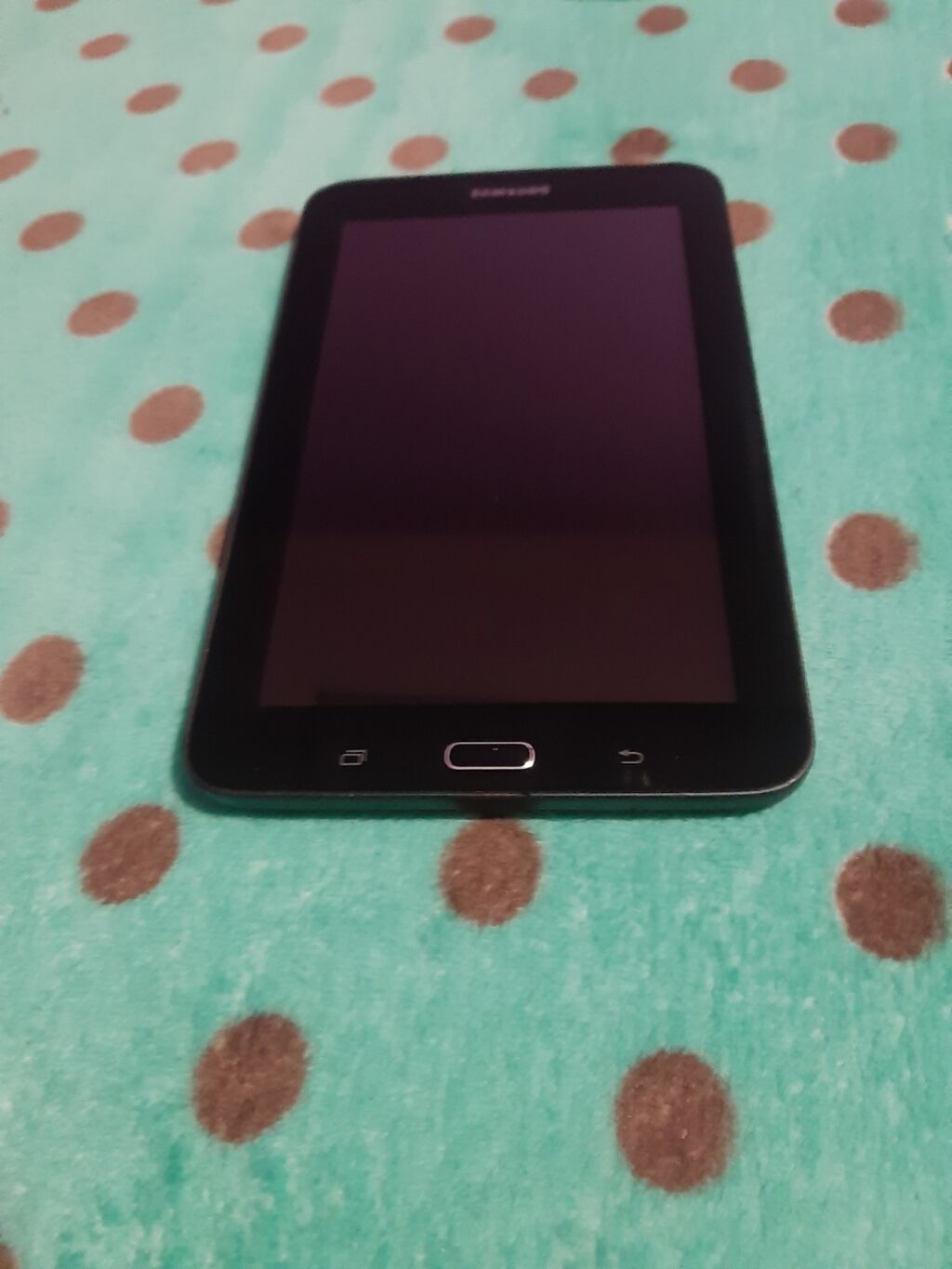Samsung tablet 7 inca radi ali mu je crko ekran i nevidise nista,samo