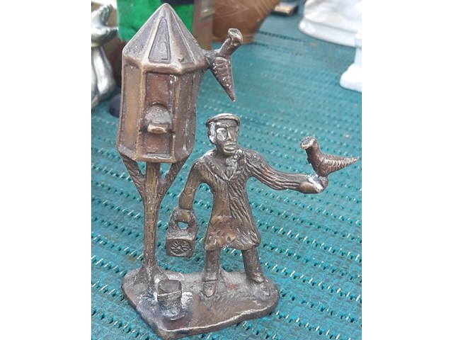 Stara Metalna Figura GOLUBARA sa Golubovima Gerstenberg