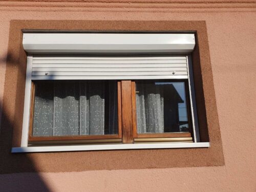 Drveni prozori sa PVC roletnama
